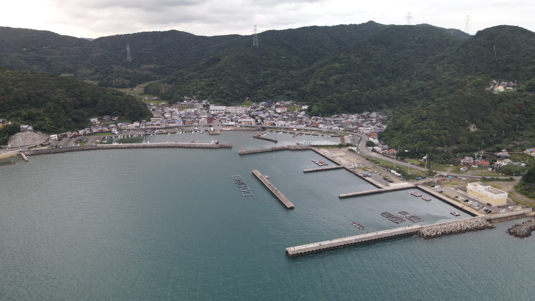 【和歌山県由良町】『衣奈漁港：えなぎょこう』の海釣りガイド（釣れる魚・駐車場・トイレ）｜和歌山釣りwalker